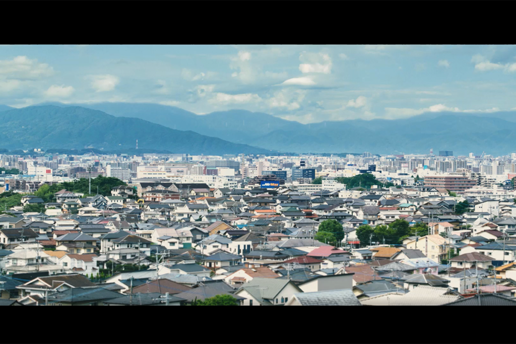 MrMax TV-CM 「変わりゆく毎日に、変わらない安さを。」篇 | 福岡県・熊本県・長崎県 | 制作実績 | 九州空撮隊（熊本・福岡・鹿児島・長崎・大分・宮崎・佐賀・沖縄）